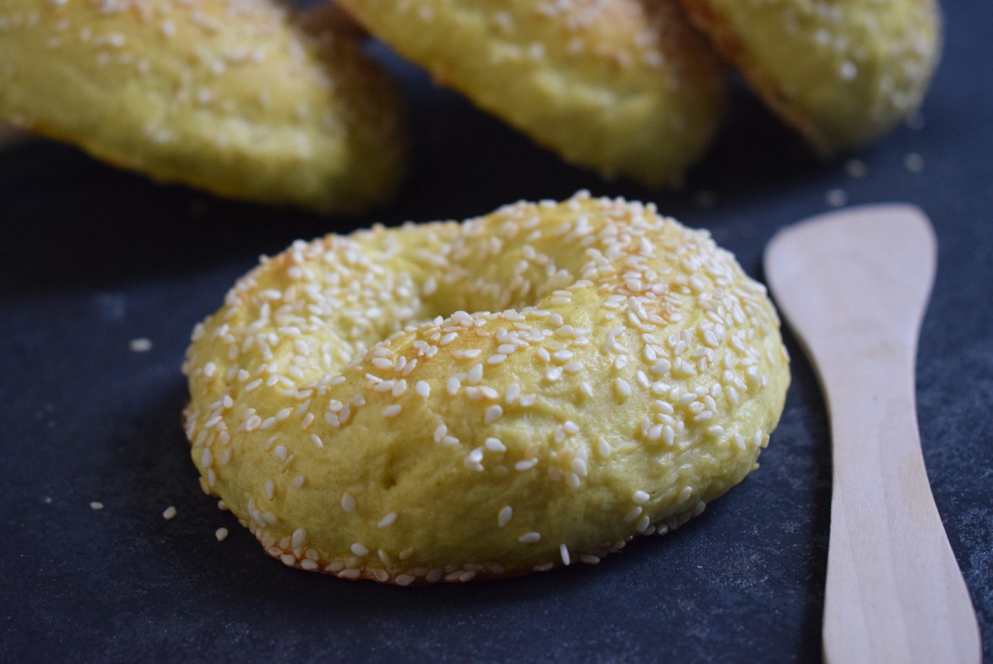 Curry-Sesam Bagels aus Dinkelmehl - Soni - Cooking with love